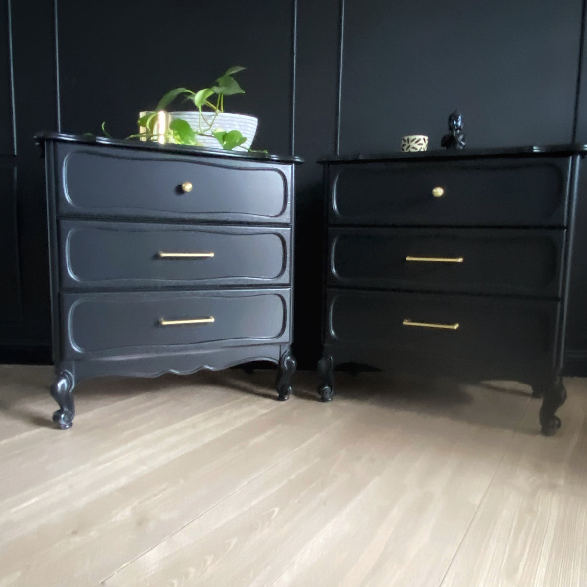 'Belvedere Black Bedside Tables" – Upcycld