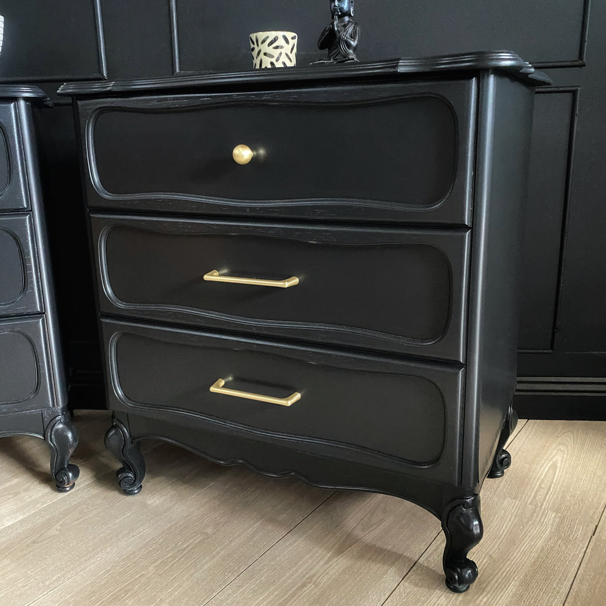 'Belvedere Black Bedside Tables" – Upcycld
