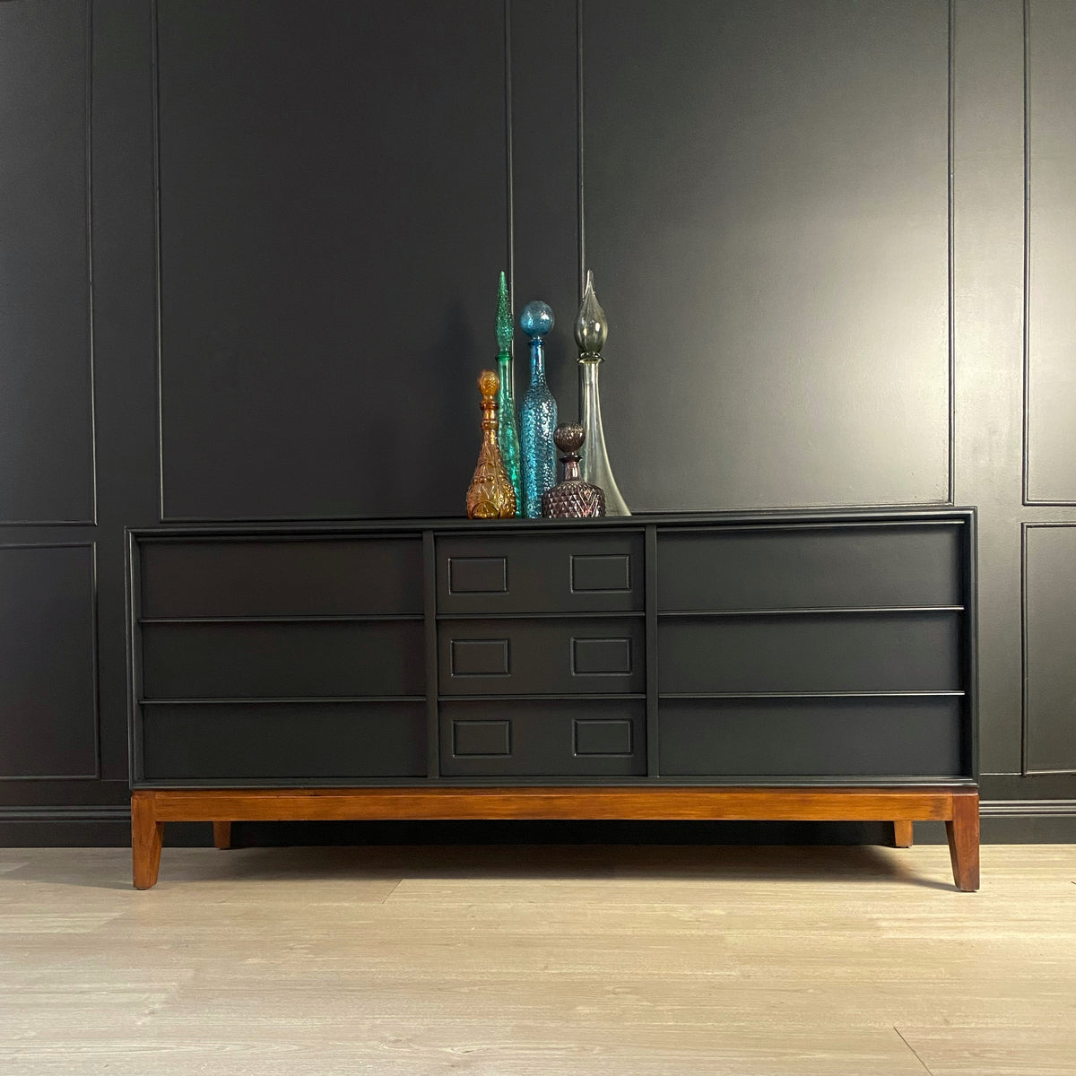 ‘Hayson Furniture’ 9 drawer dresser / tv unit / buffet – Upcycld