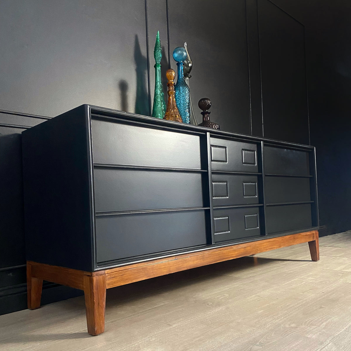 ‘Hayson Furniture’ 9 drawer dresser / tv unit / buffet – Upcycld
